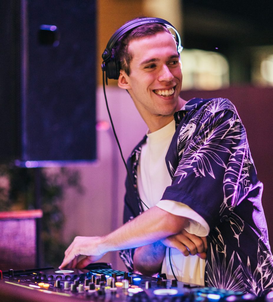 Aaron Tsalis - Perth DJ - Streamline Entertainment